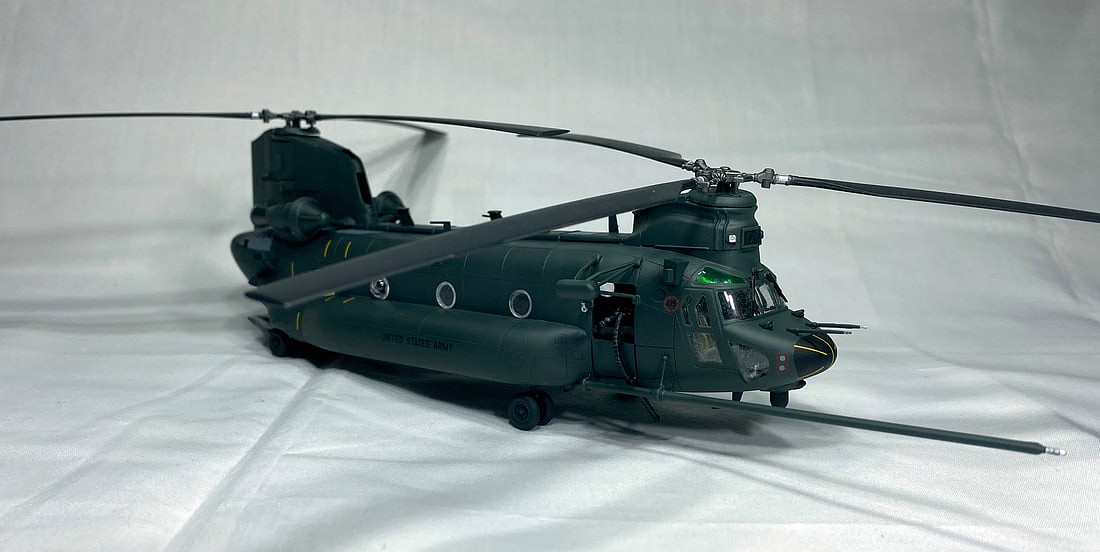 MH-47 E SOA Chinook -- Plastic Model Helicopter Kit -- 1/72 Scale ...