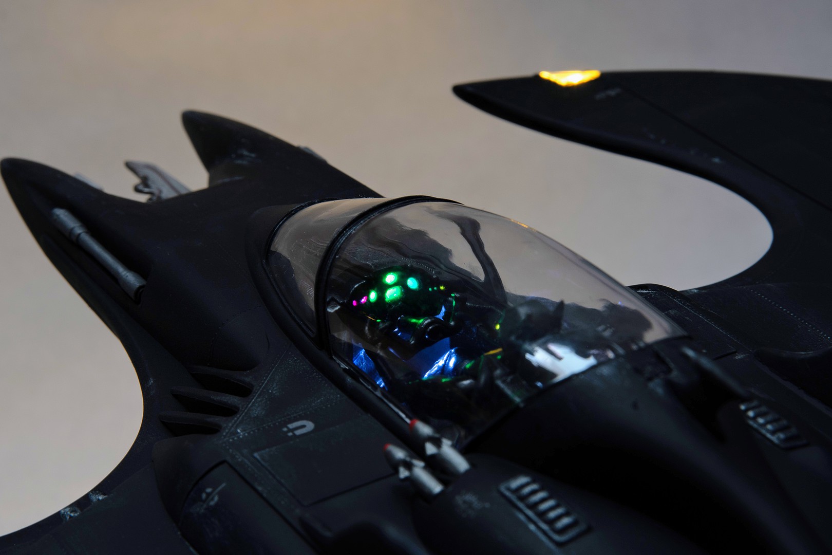 1989 Batman Batwing -- Plastic Model Vehicle Kit -- 1/25 Scale -- #948 ...