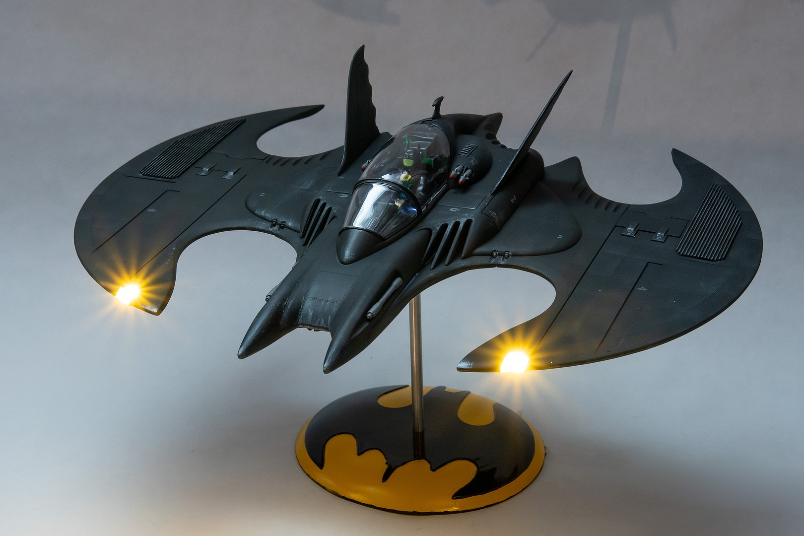 1989 Batman Batwing -- Plastic Model Vehicle Kit -- 1/25 Scale -- #948 ...