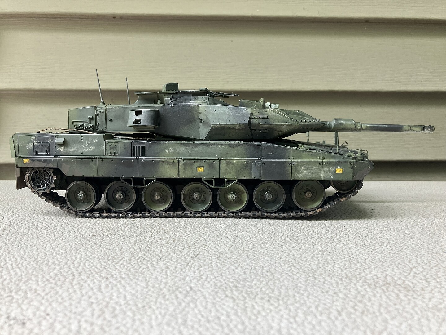 STRV.122 Swedish Main Battle Tank -- Plastic Model Military Vehicle Kit ...