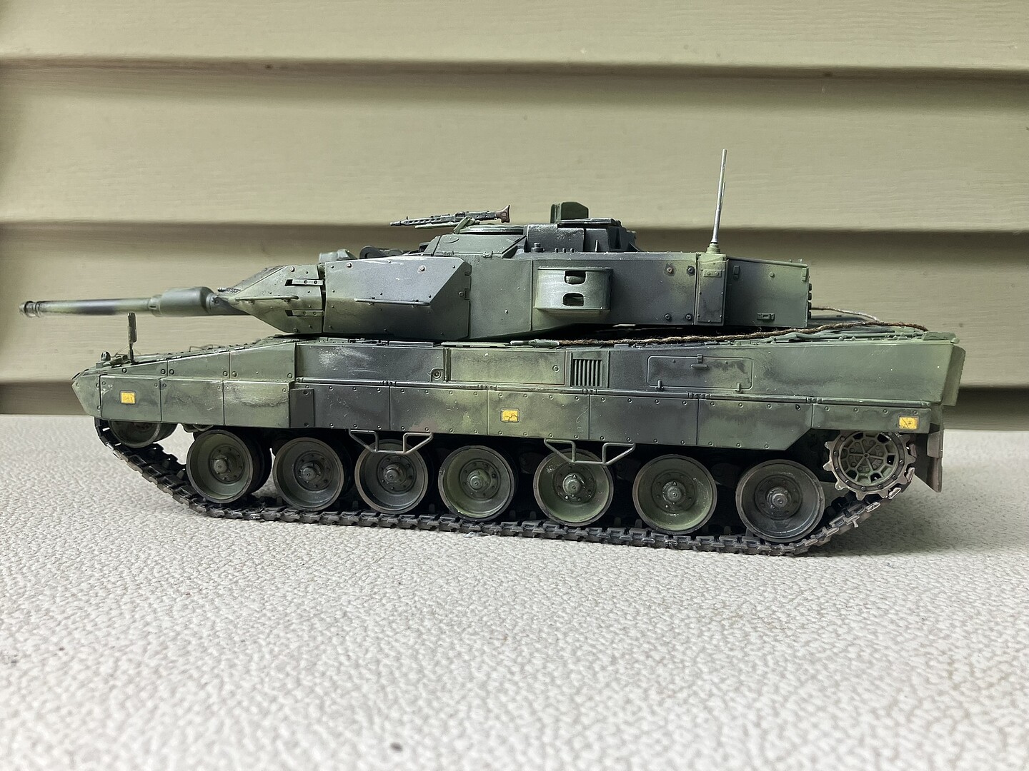 STRV.122 Swedish Main Battle Tank -- Plastic Model Military Vehicle Kit ...