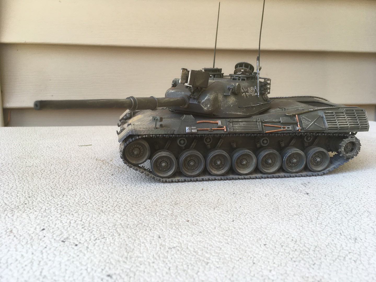 German Leopard Medium Tank -- Plastic Model Military Vehicle Kit -- 1/ ...