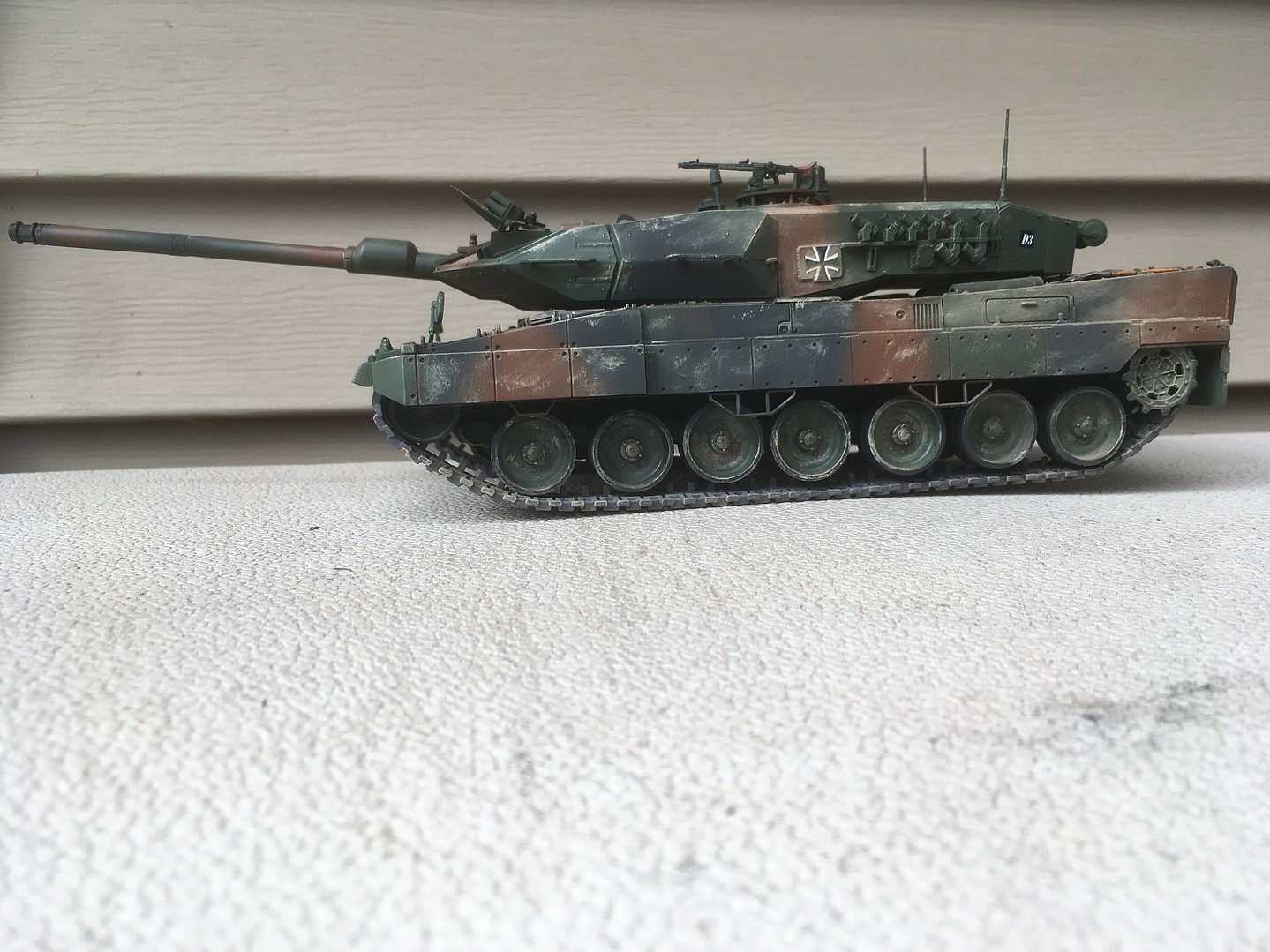 Leopard 2 A6 Main Battle Tank -- Plastic Model Military Vehicle Kit ...