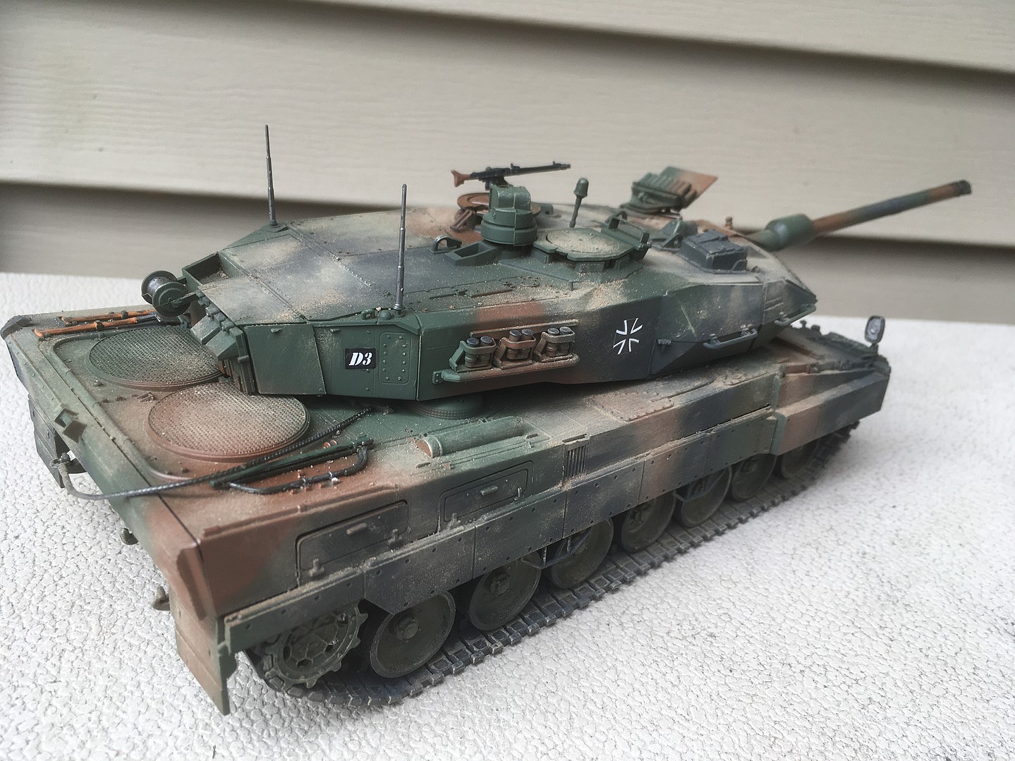 Leopard 2 A6 Main Battle Tank -- Plastic Model Military Vehicle Kit ...