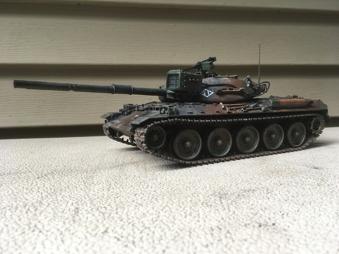 Japanese Type 74 Tank -- Plastic Model Military Vehicle Kit -- 1/72 ...