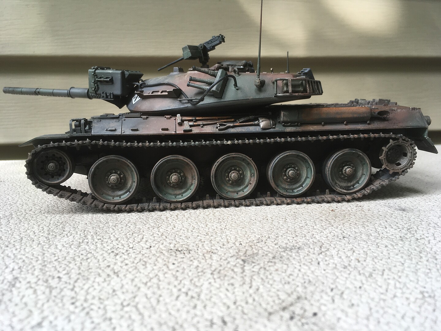 Japanese Type 74 Tank -- Plastic Model Military Vehicle Kit -- 1/72 ...