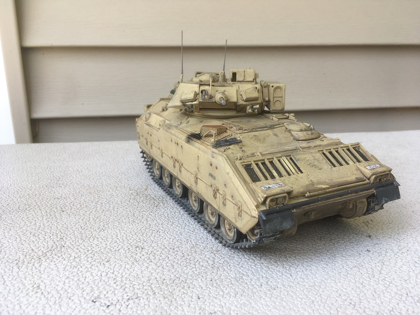 M2 Bradley IFV Tank -- Plastic Model Military Vehicle Kit -- 1/35 ...