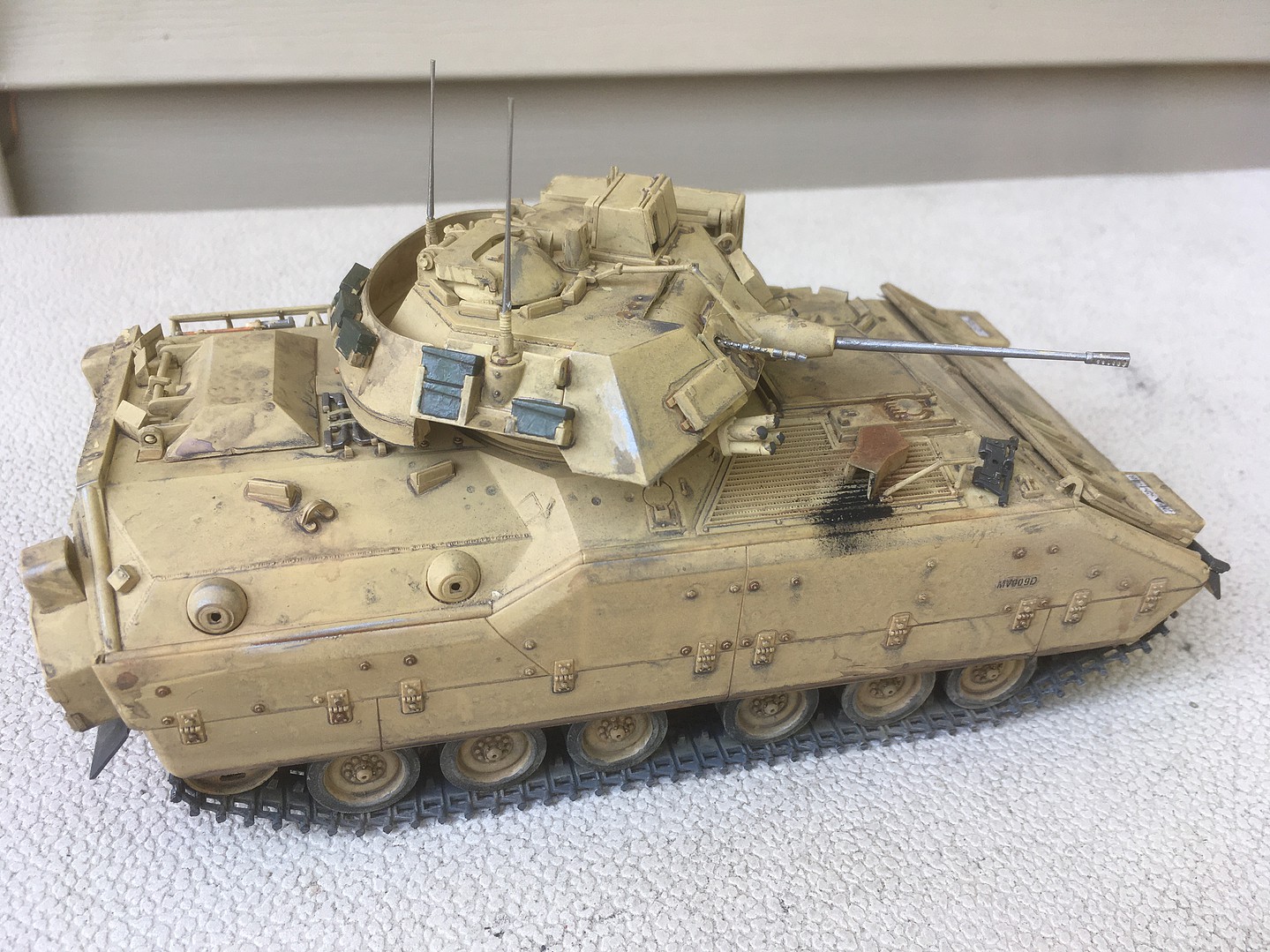 M2 Bradley IFV Tank -- Plastic Model Military Vehicle Kit -- 1/35 ...