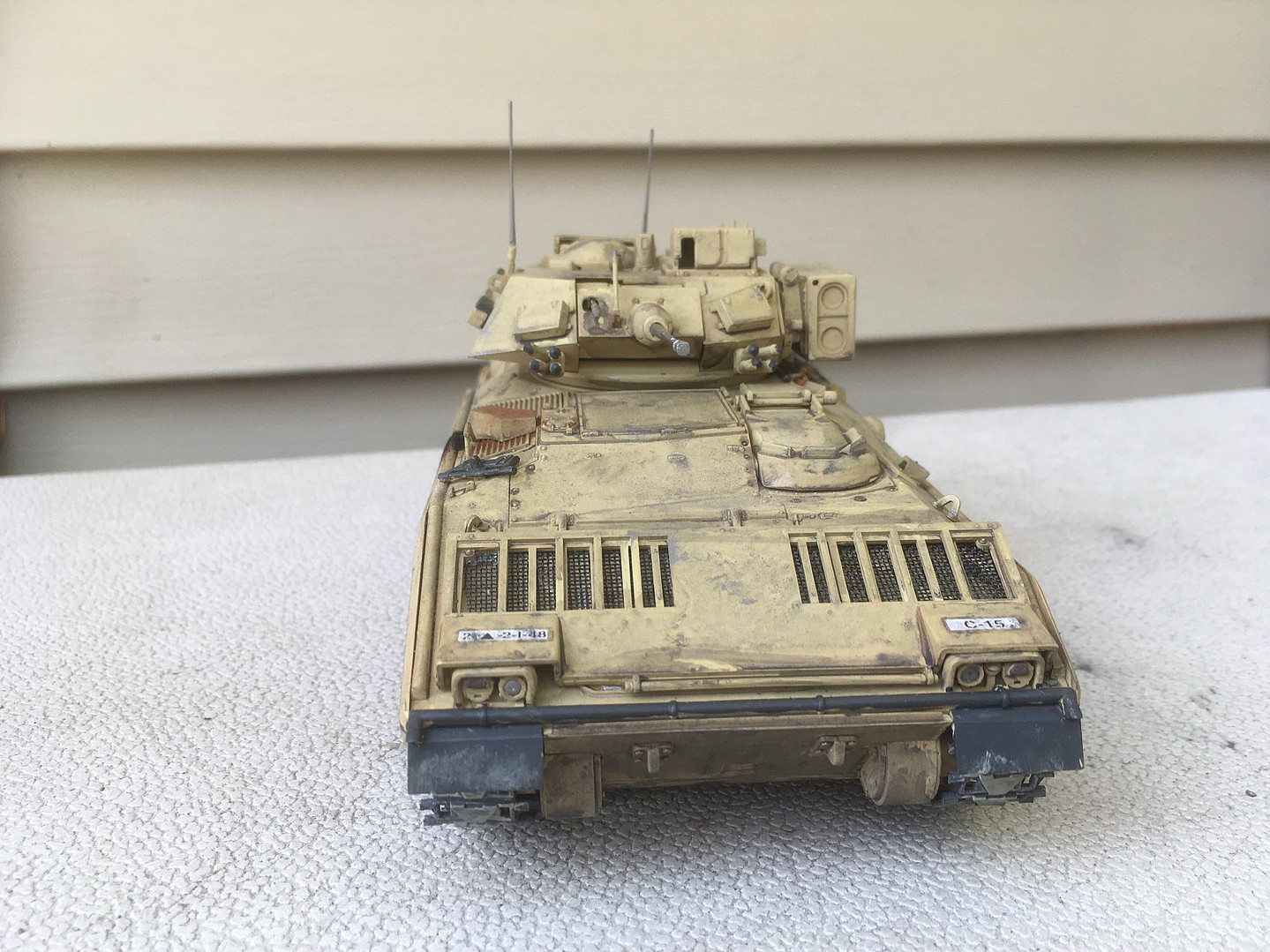 M2 Bradley IFV Tank -- Plastic Model Military Vehicle Kit -- 1/35 ...