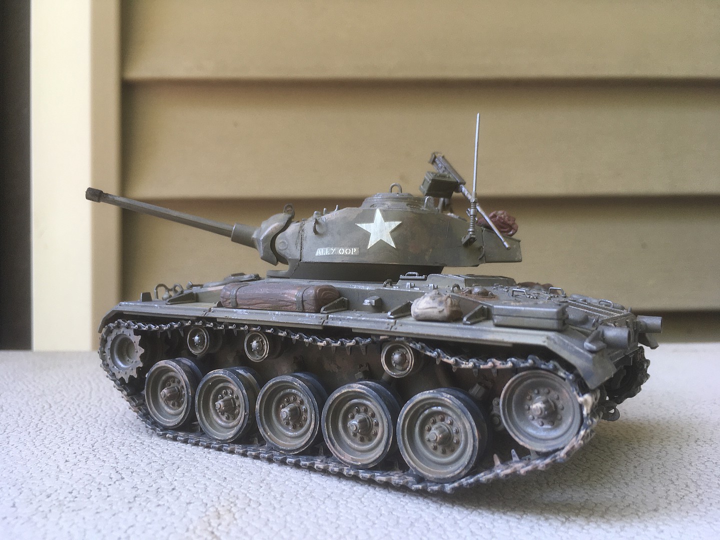 US Light Tank M24 Chaffee -- Plastic Model Military Vehicle Kit -- 1/35 ...