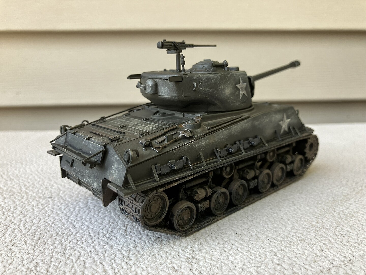 US Medium Tank M4A3E8 Sherman ''Easy Eight'' -- Plastic Model Tank Kit -- 1/48 Scale -- #32595 ...