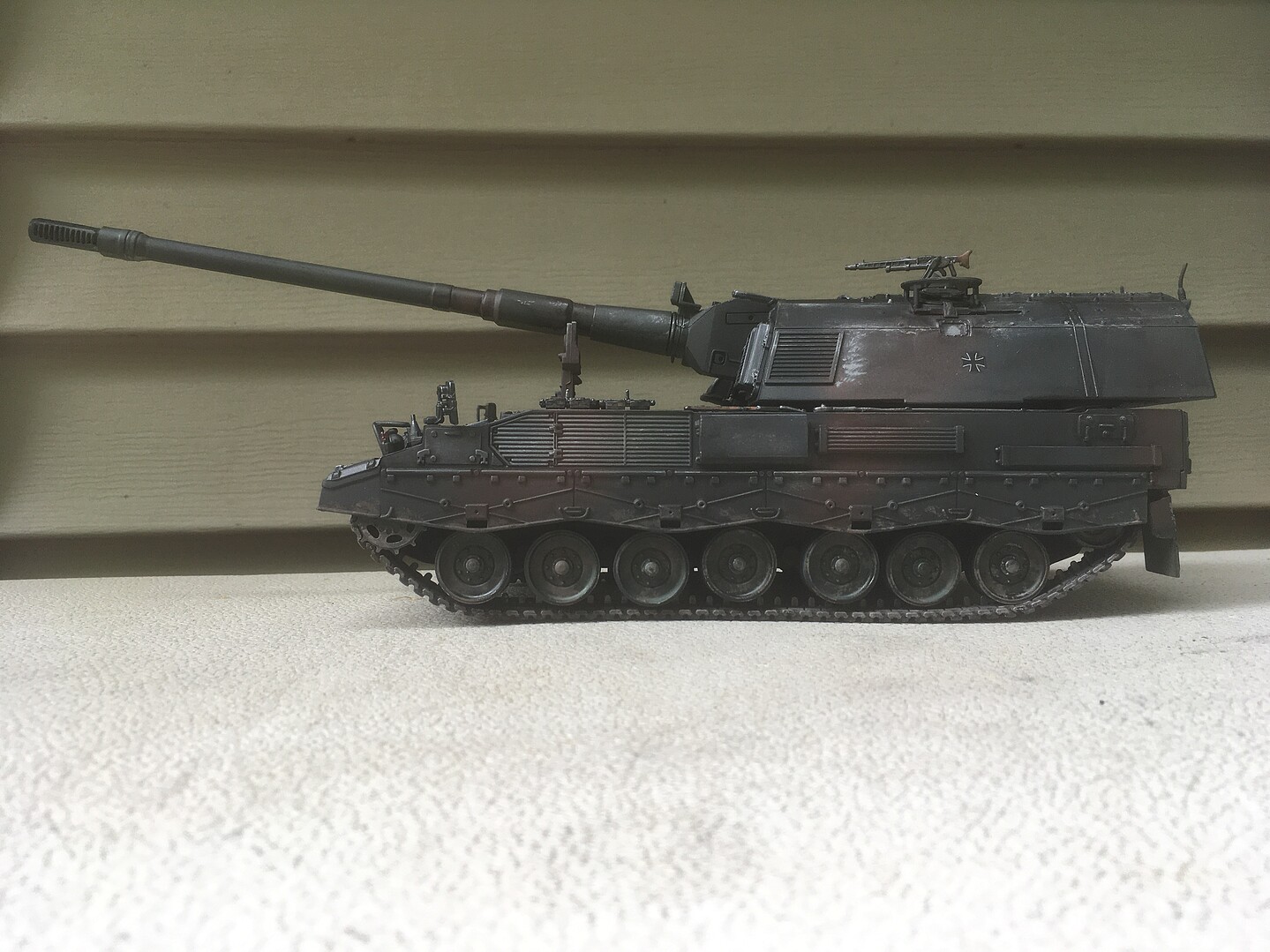 Panzerhaubitze 2000 Tank -- Plastic Model Tank Kit -- 1/35 Scale ...