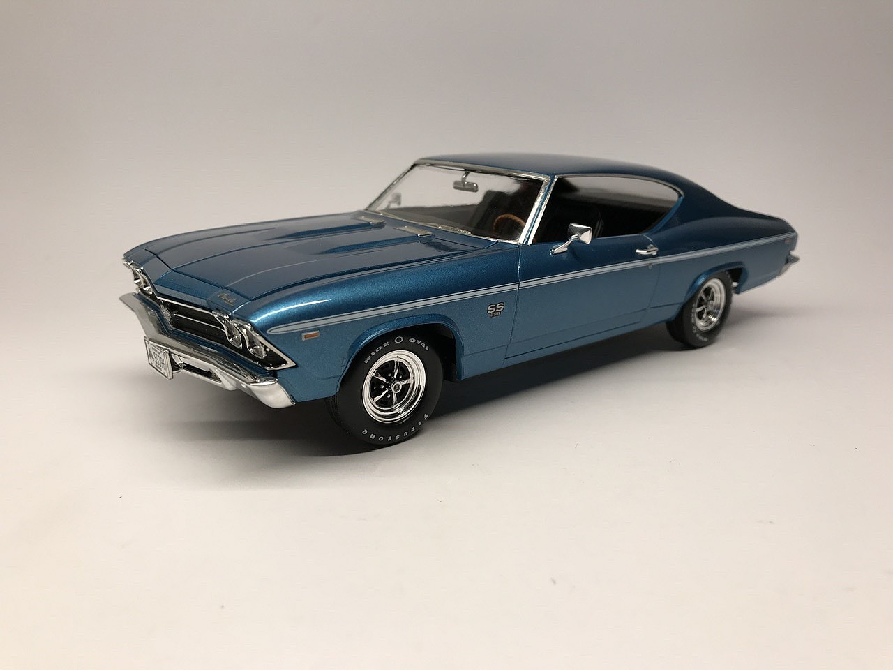 '69 Chevy Chevelle SS 396 -- Plastic Model Car Kit -- 1/25 Scale ...