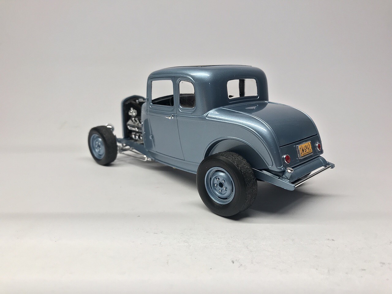 1932 Ford 5 Window Coupe -- Plastic Model Car Kit -- 1/25 Scale ...