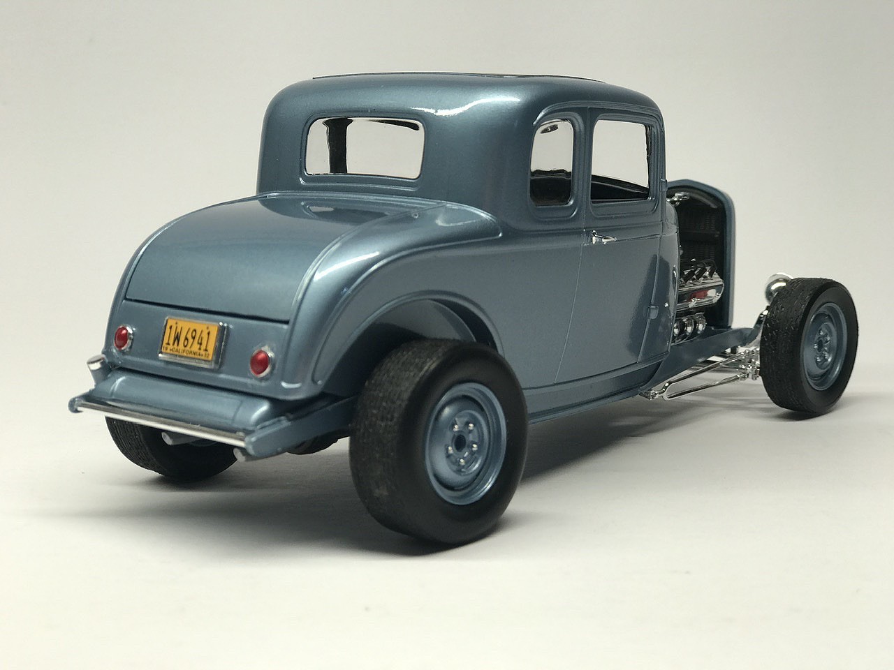 1932 Ford 5 Window Coupe -- Plastic Model Car Kit -- 1/25 Scale ...