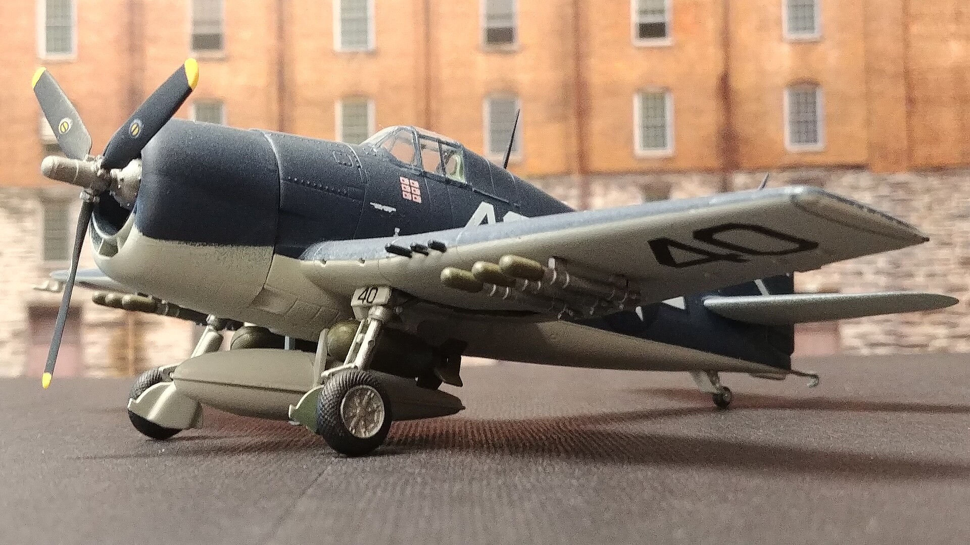 F6F3/5 Hellcat US Fighter -- Plastic Model Airplane Kit -- 1/72 Scale ...