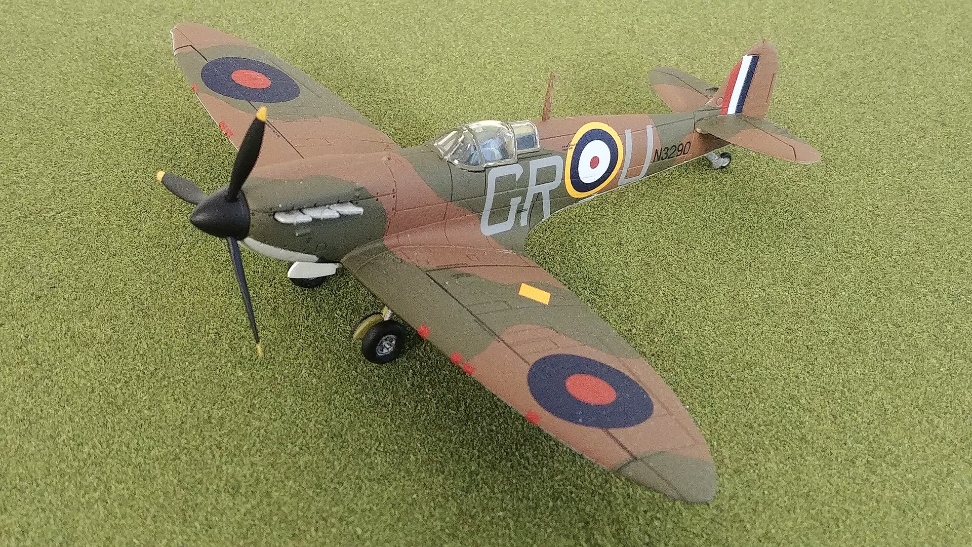 Supermarine Spitfire Mk I Aircraft -- Plastic Model Airplane Kit -- 1/ ...