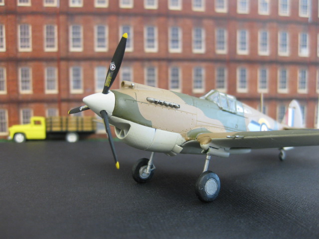 Curtis Hawk 81-A-2 -- Plastic Model Airplane Kit -- 1/72 Scale ...