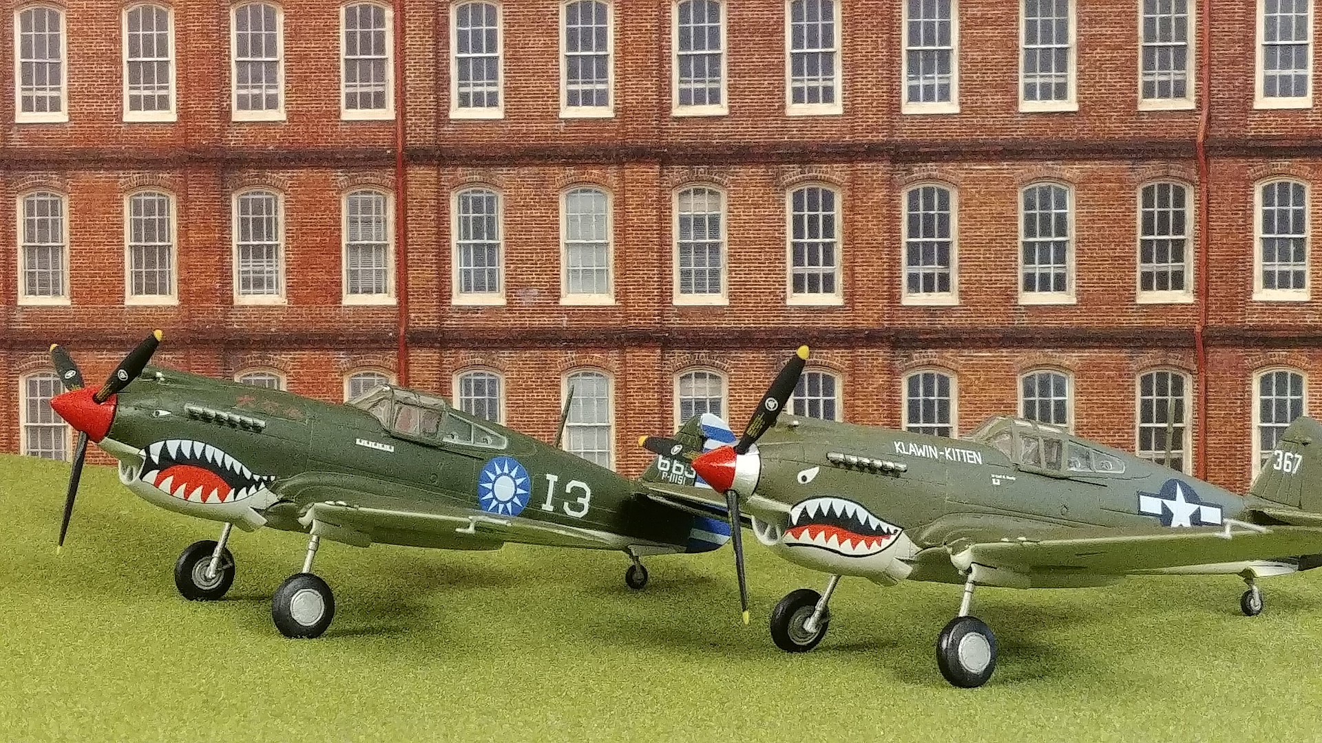 Curtis Hawk 81-A-2 -- Plastic Model Airplane Kit -- 1/72 Scale ...