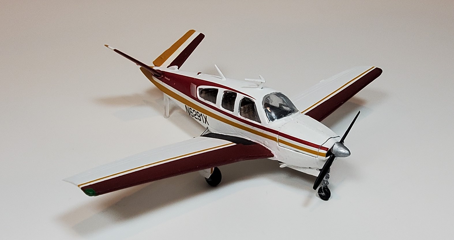 Beech Bonanza -- Plastic Model Airplane Kit -- 1/48 Scale -- #11676 ...