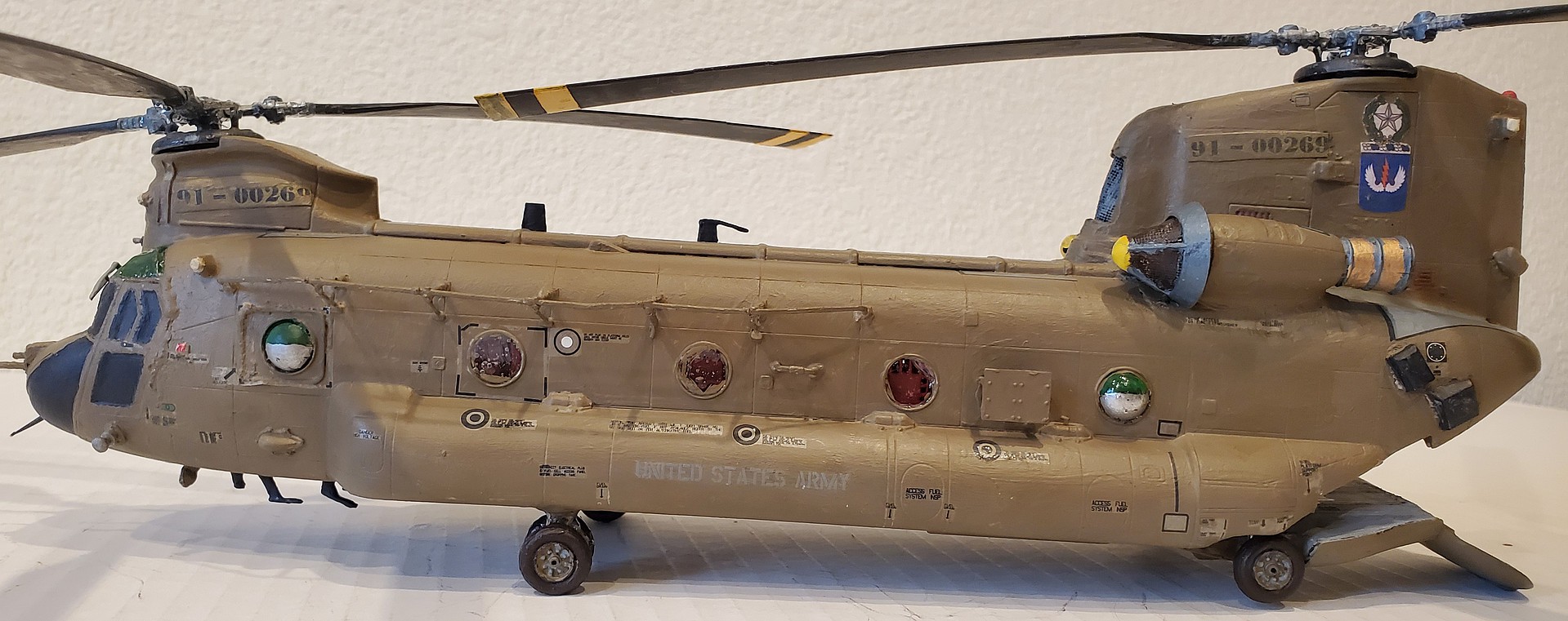 Chinook HC 1 CH 47D Plastic Model Helicopter Kit 1 48 Scale chinook-hc-1-ch-47d-plastic-model-helicopter-kit-1-48-scale