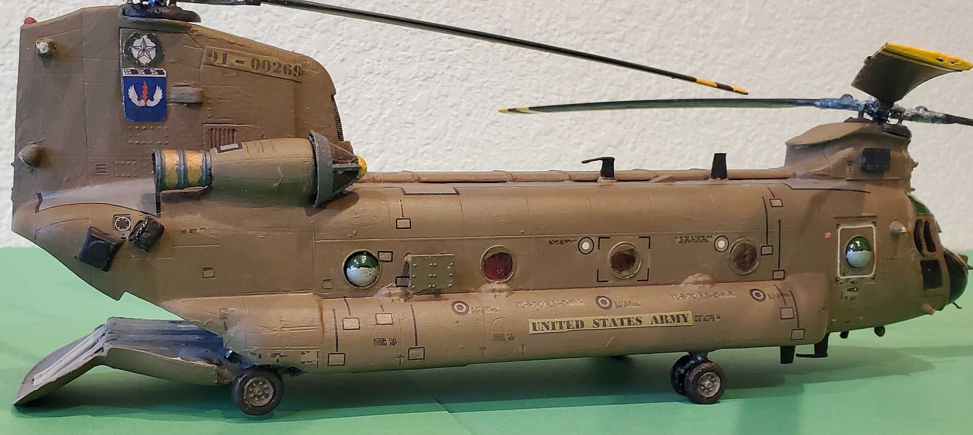 CHINOOK HC.2/CH-47F pictures by JRB ( Burleson, Texas )