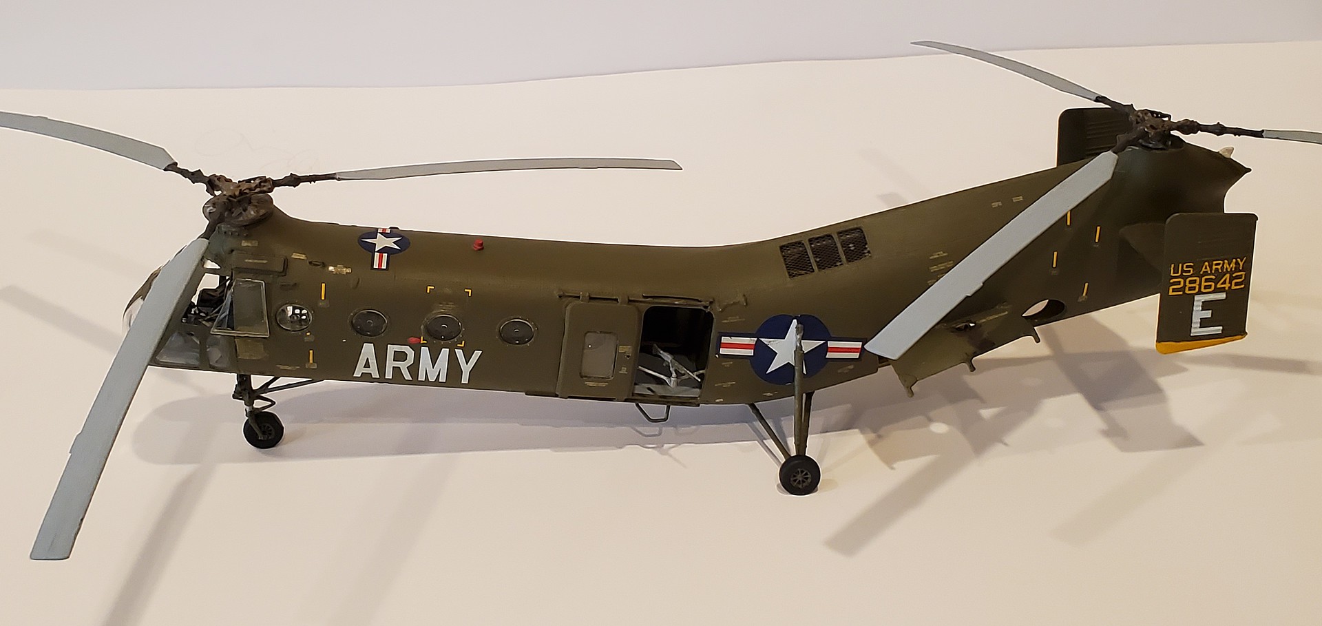 H21C Shawnee Banana Gunship Helicopter -- Plastic Model Helicopter Kit ...