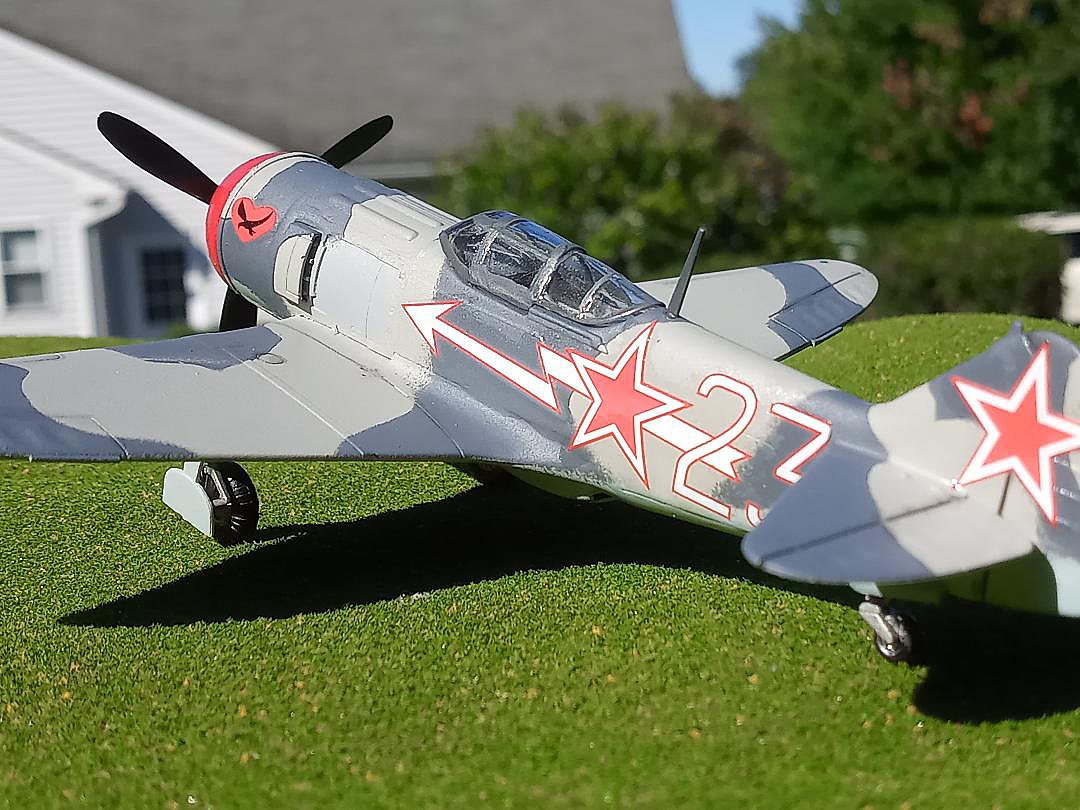 Russian La-7 Fighter -- Plastic Model Aircraft Kit -- 1/72 Scale ...