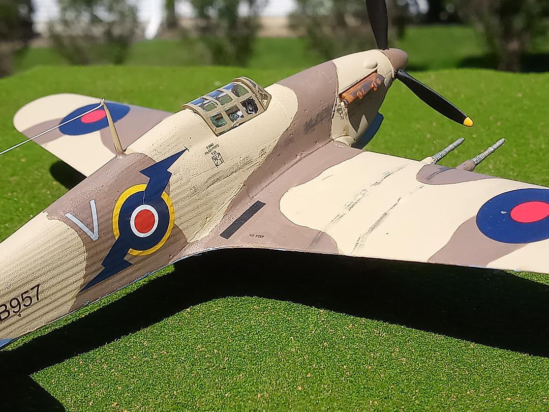 Gallery Pictures HobbyBoss Easy Build Hurricane MKII Plastic Model ...