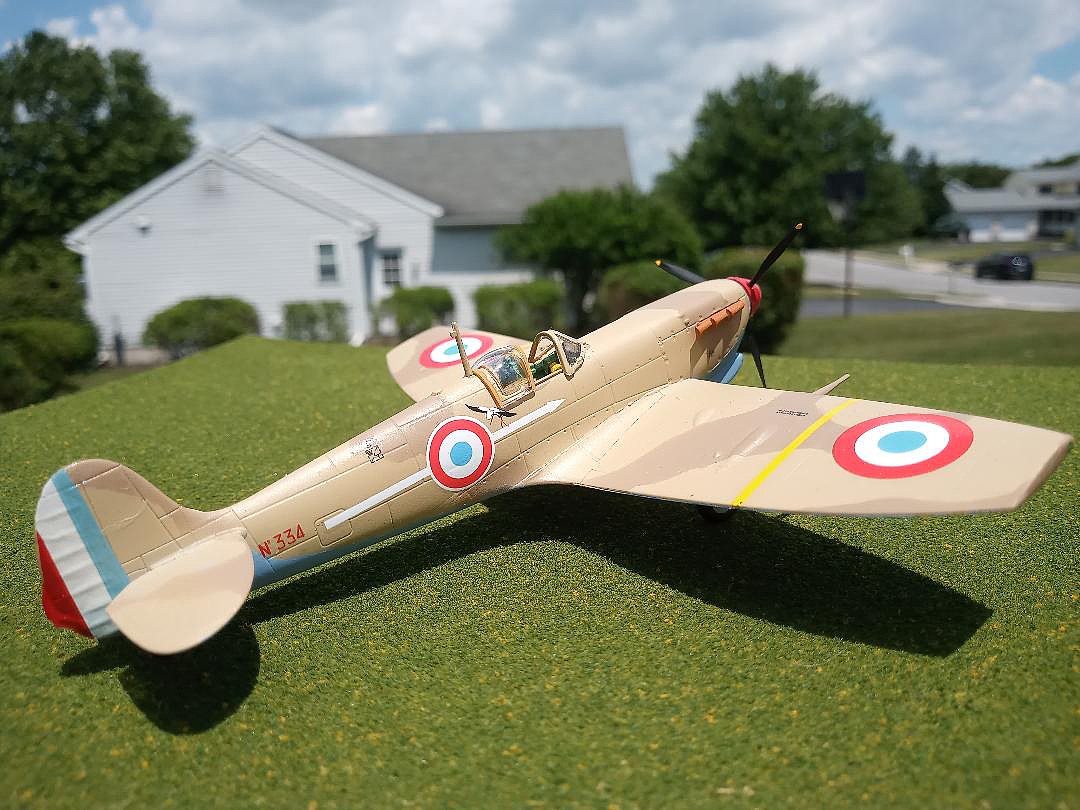 Spitfire Mk VB/Trop w/Aboukir Filter -- Snap Plastic Model Aircraft Kit ...