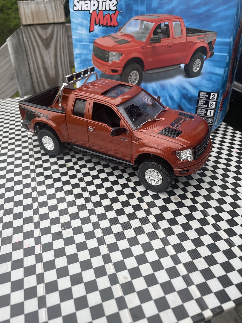 2013 Ford F-150 SVT Raptor -- Snap Tite Plastic Model Truck Kit -- 1/25 ...