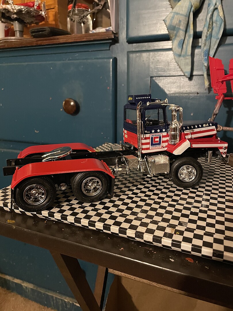 Mack DM800 Semi Tractor Cab -- Plastic Model Truck Vehicle Kit -- 1/25 ...