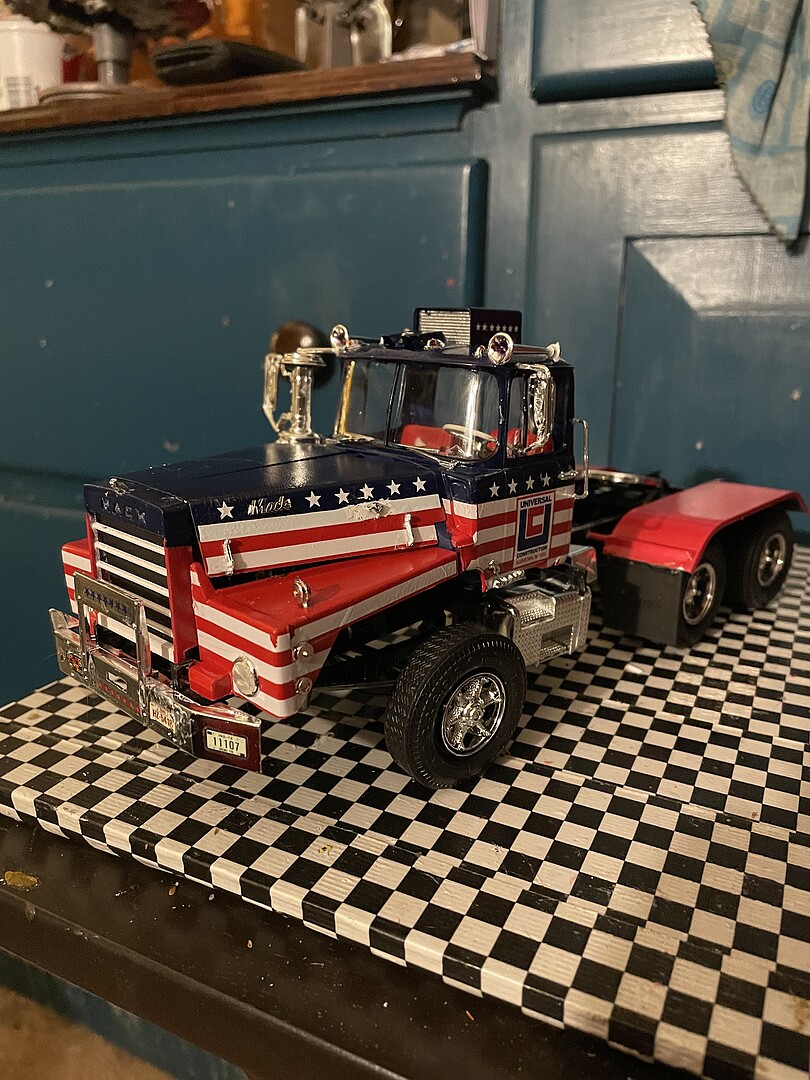 Mack DM800 Semi Tractor Cab -- Plastic Model Truck Vehicle Kit -- 1/25 ...