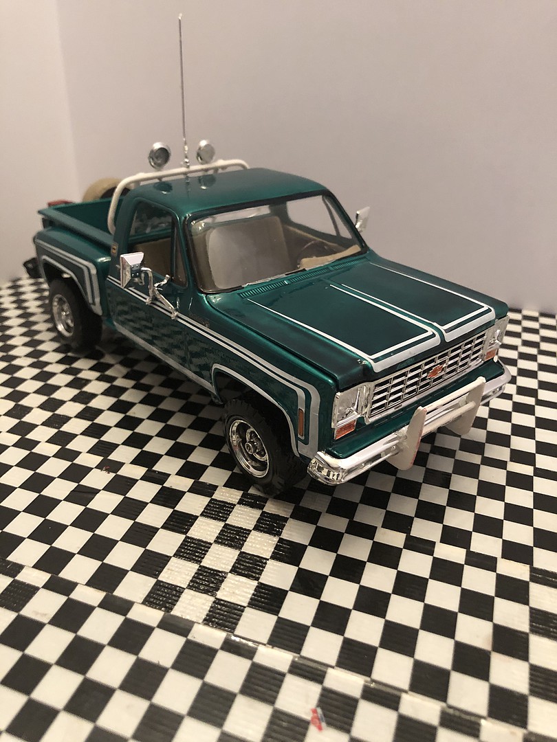 1976 Chevy Sport Stepside -- Plastic Model Car Kit -- 1/24 Scale ...