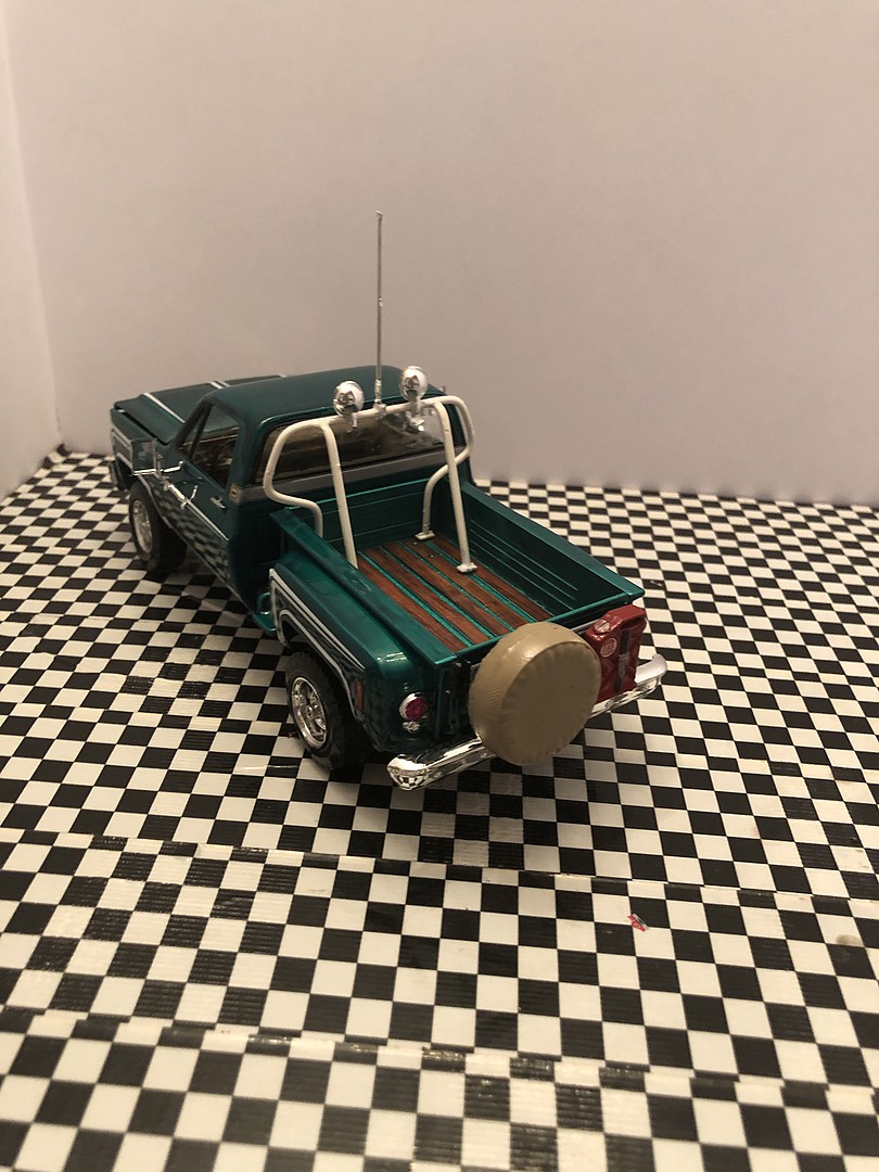 1976 Chevy Sport Stepside -- Plastic Model Car Kit -- 1/24 Scale ...