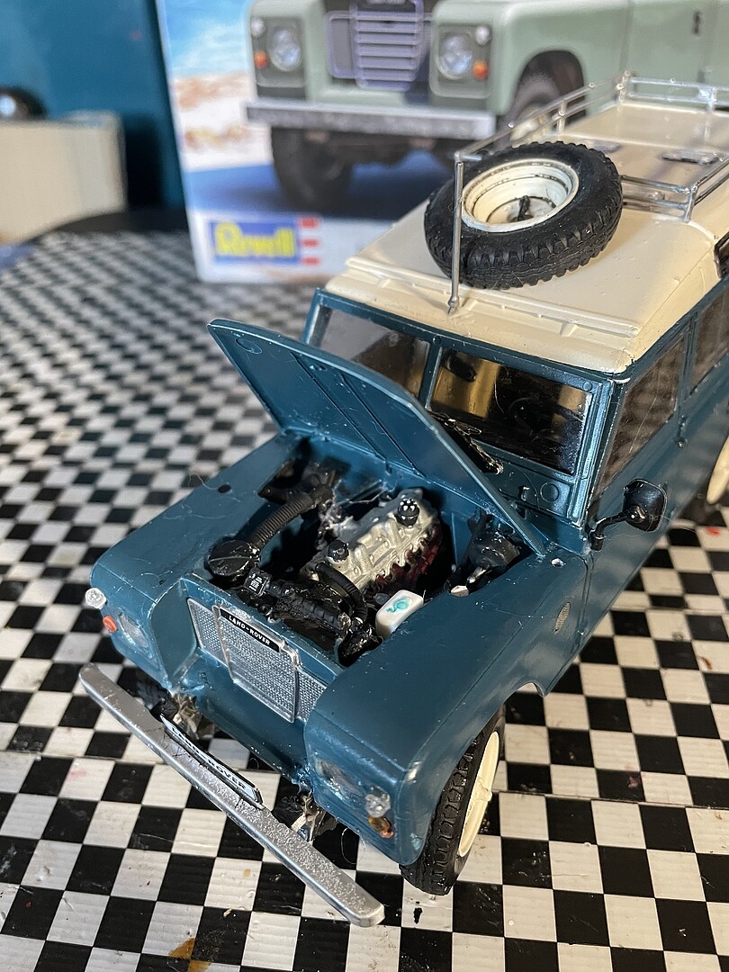 Land Rover Series III LWB Wagon w/Roof Rack -- Plastic Model Car Kit ...