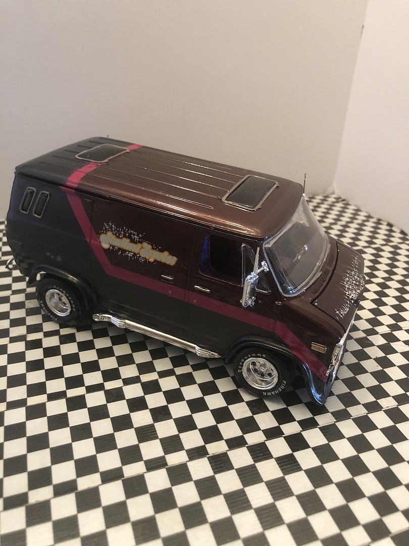 Gallery Pictures Revell-Monogram '76 Chevy Custom Van Plastic Model Car ...