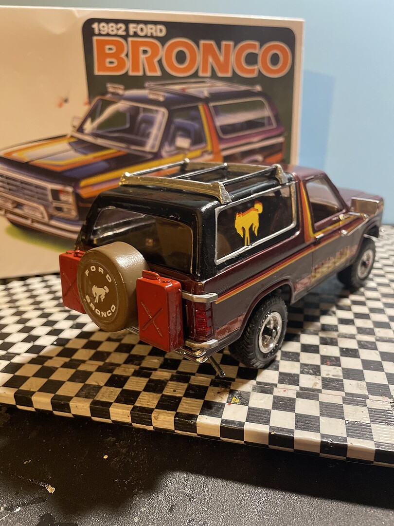1982 Ford Bronco Truck -- Plastic Model Truck Kit -- 1/25 Scale -- #991 ...