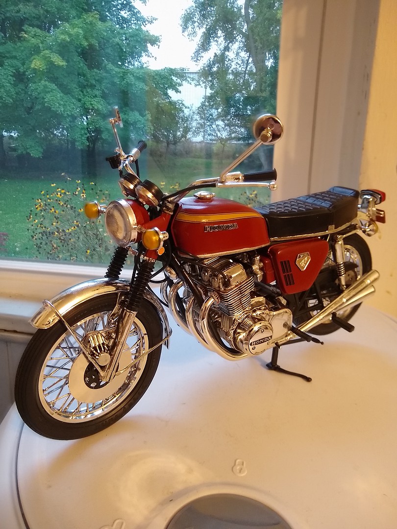 Honda 750 Four Motorcycle -- Plastic Model Motorcycle Kit -- 1/8 Scale ...