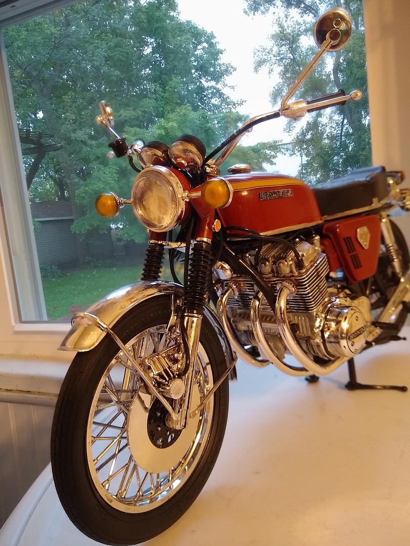 Honda 750 Four Motorcycle -- Plastic Model Motorcycle Kit -- 1/8 Scale ...