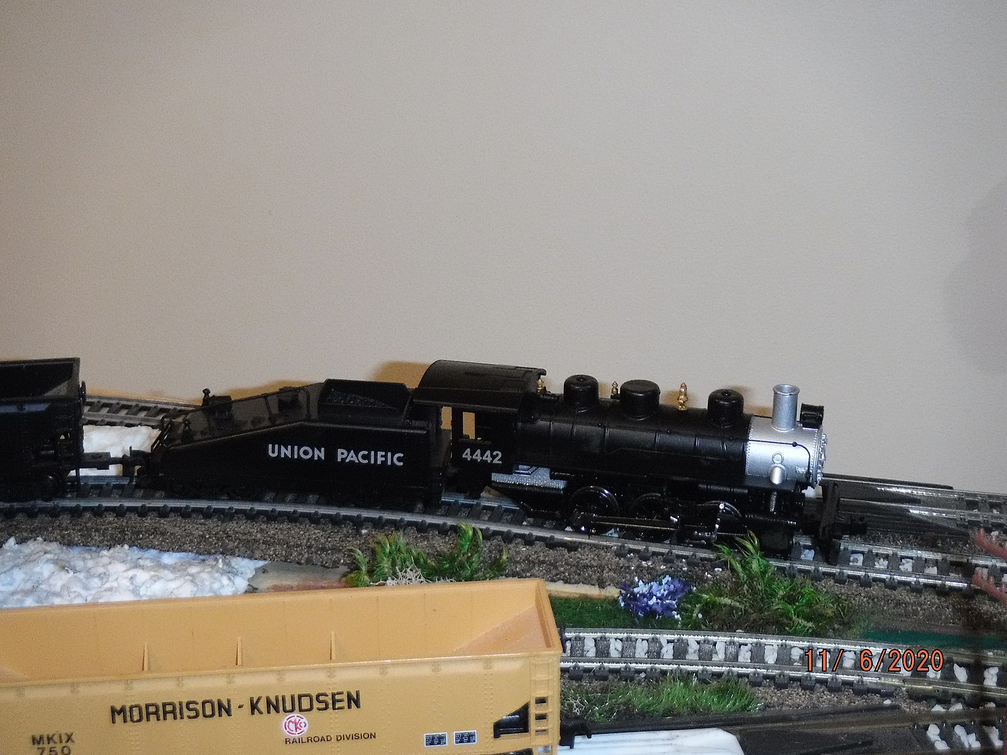 USRA 0-6-0 w/Smoke Tender UP #4442 -- HO Scale Model Train Steam ...