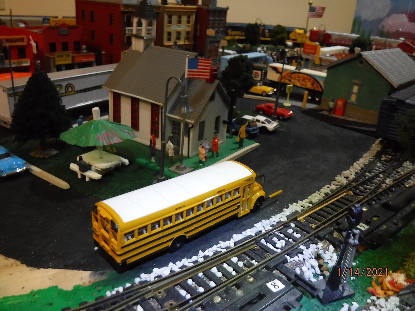 International CE Yellow School Bus -- HO Scale Model Railroad Vehicle ...