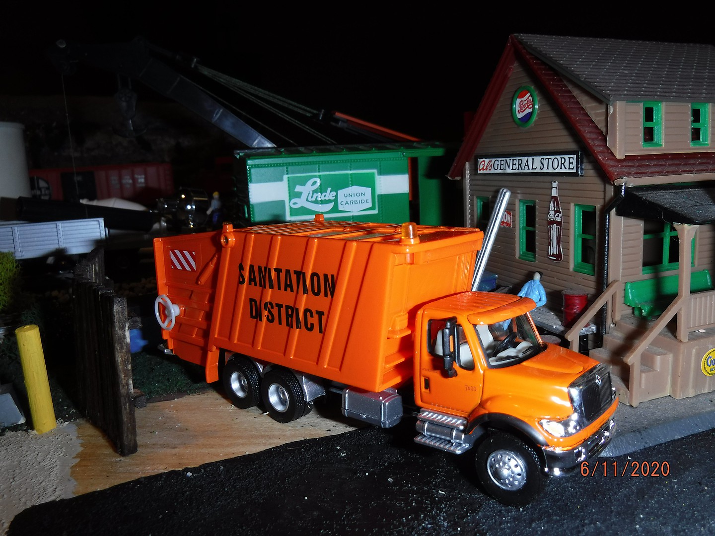 International 7600 Orange Garbage Truck -- HO Scale Model Railroad ...