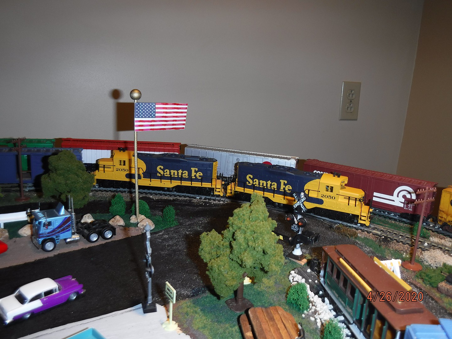 EMD GP9M Santa Fe Blue & Yellow -- Model Train Diesel Locomotive -- HO ...