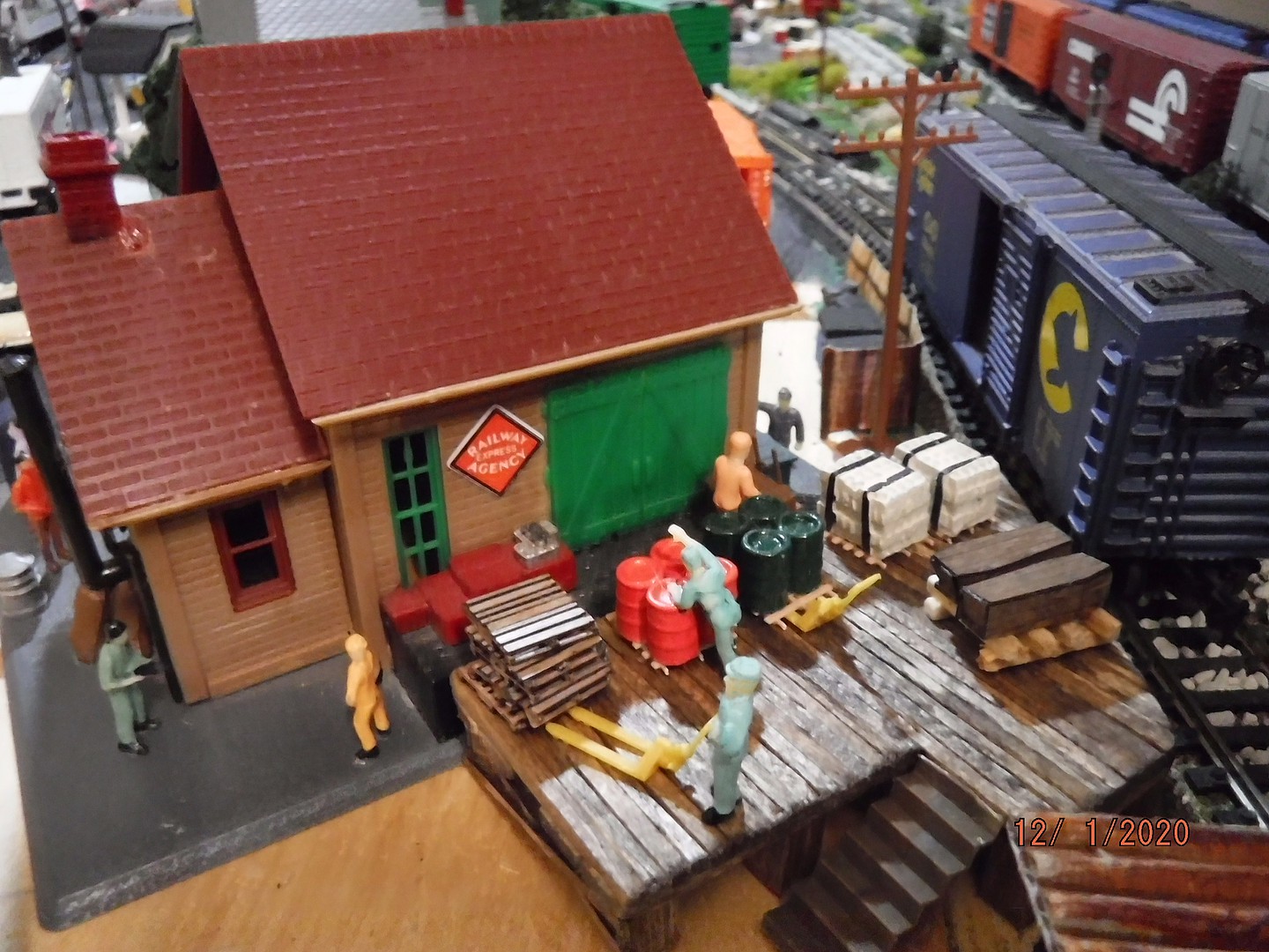 Yellow Pallet Jacks (2) -- HO Scale Model Railroad Accessory -- #180915 ...