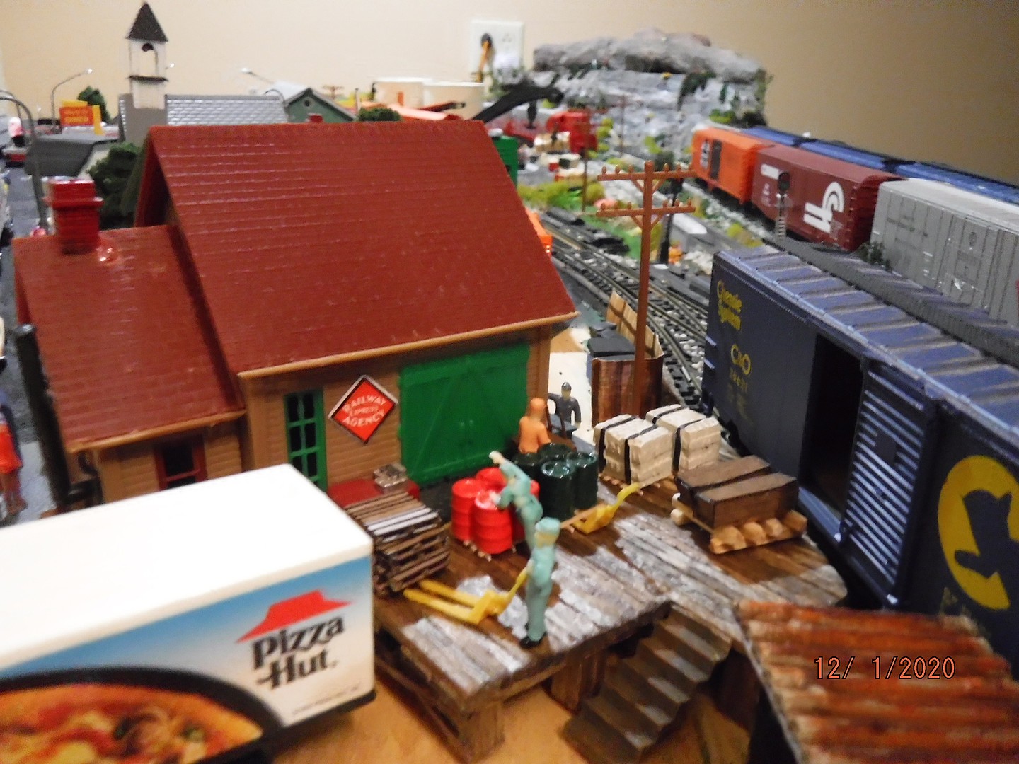 Yellow Pallet Jacks (2) -- HO Scale Model Railroad Accessory -- #180915 ...