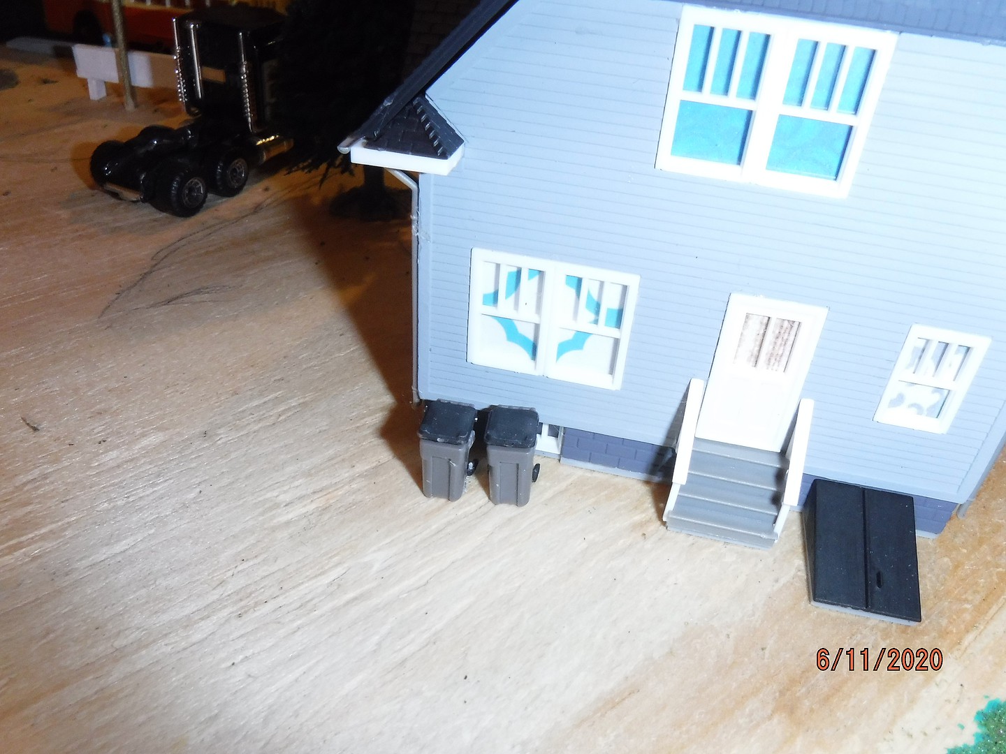 Trash Cans Brn 6/ - HO-Scale (6) pictures by ajmanzer ( New York )