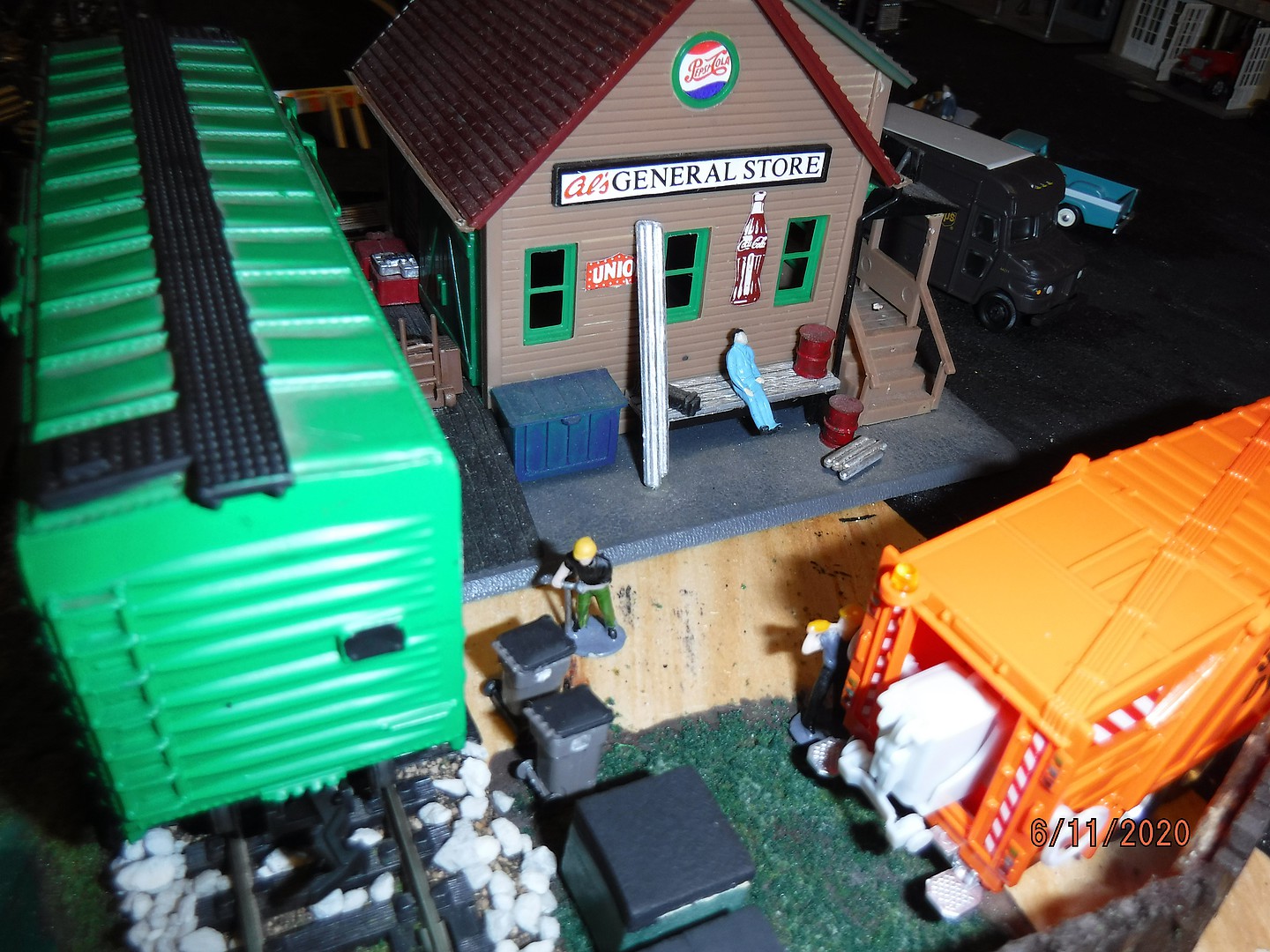 Trash Cans Brn 6/ - HO-Scale (6) pictures by ajmanzer ( New York )