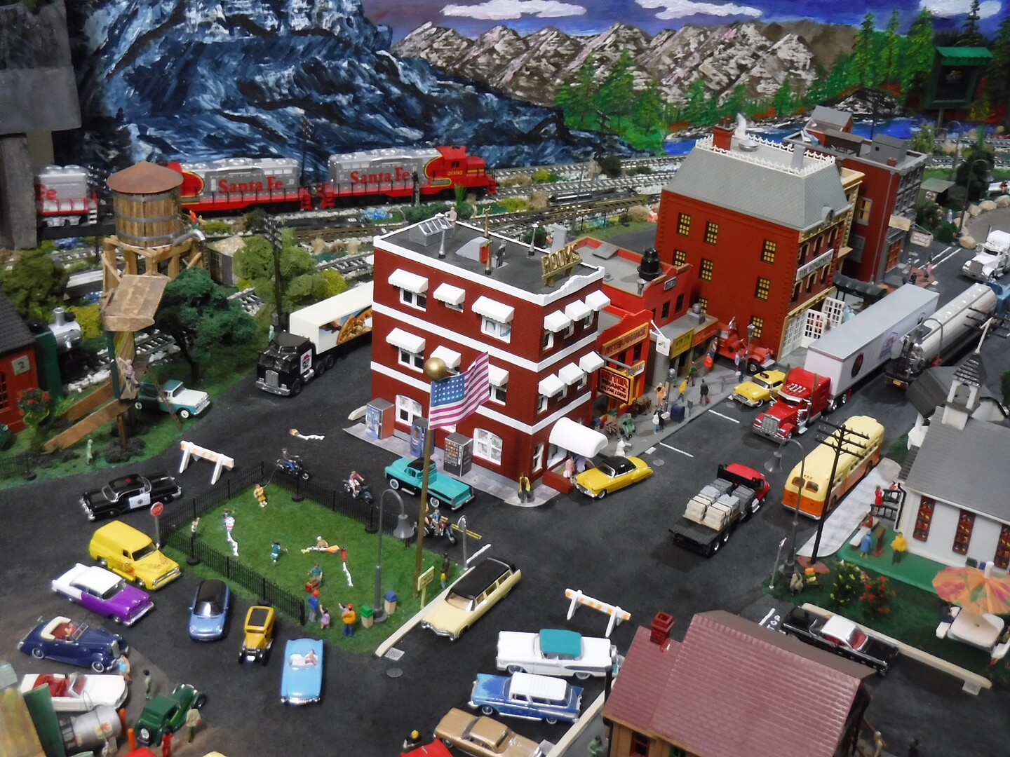 Belvedere Downtown Hotel Kit -- Model Train Building -- HO Scale ...