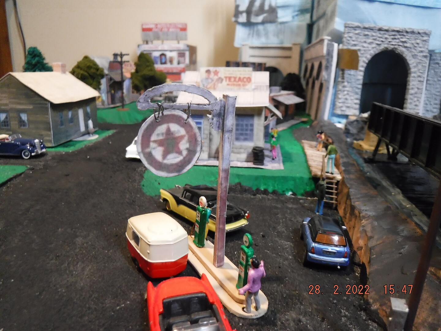 Deluxe Custom Gas Pumps Sinclair -- Model Railroad Building Accessory ...